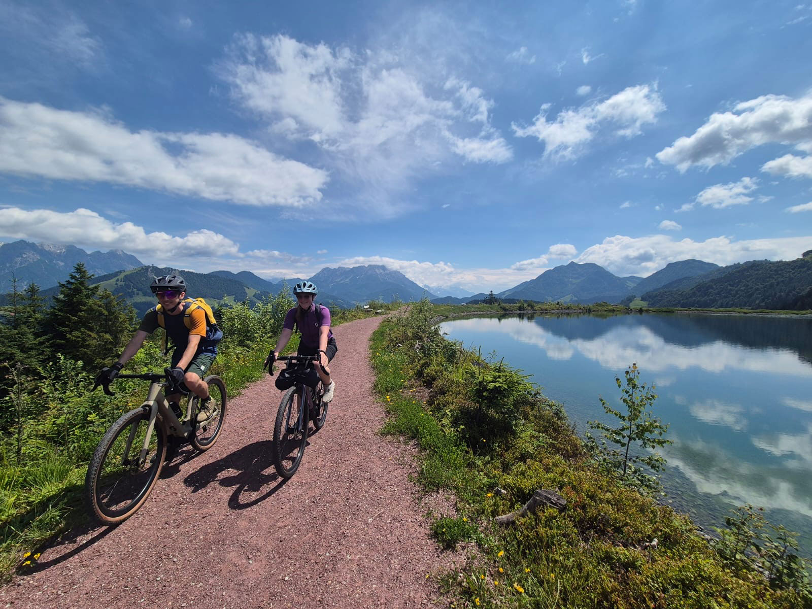 Lässig mit dem E-Gravel rund um Saalbach Hinterglemm Leogang ... Lässig mit dem E-Gravel rund um Saalbach Hinterglemm Leogang ...
